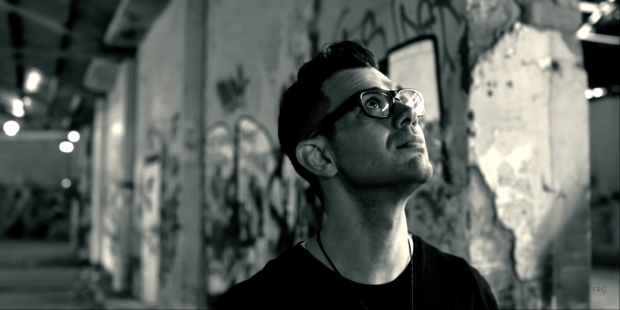 Rob Galea: Un cura de vaqueros y guitarra, estrella del pop y enamorado ...