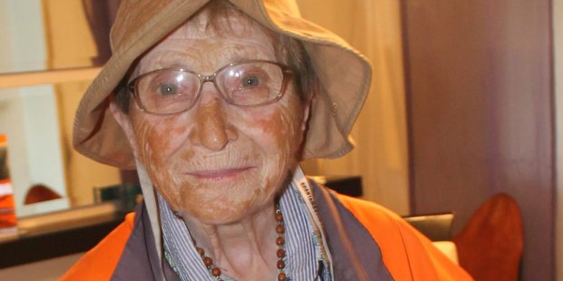 “La abuela peregrina” que recorre el mundo de la mano de María