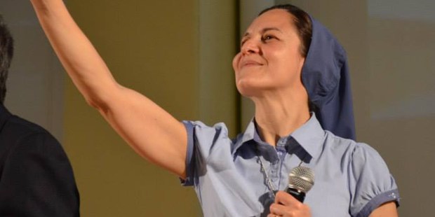 Anna, la gogó que se hizo religiosa