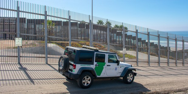 Trump echa a andar la operación “Regrese más tarde” en la frontera con ...