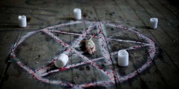 Las sectas: no todas son satánicas, pero sí son diabólicas