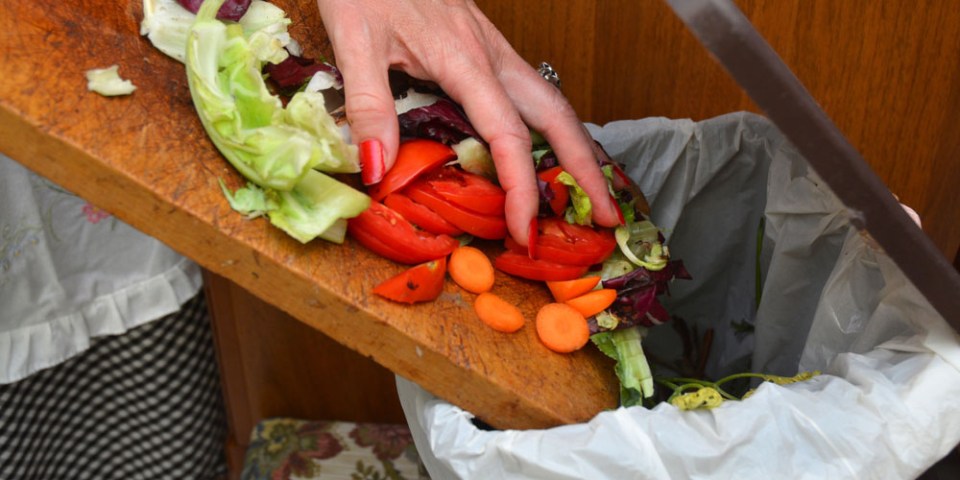 ¿Alimentos caducados? ¡Antes de tirarlos, lee esto!
