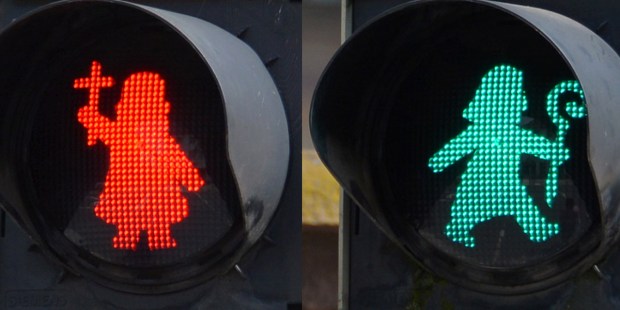 ¿Cruzar o no cruzar? El santo que guía a los peatones