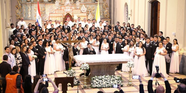 ¡80 parejas dieron el sí!: ¿Por qué estas bodas son tan frecuentes en ...
