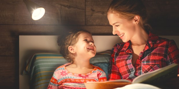 Acostar temprano a los niños y llegar mejor al final del día