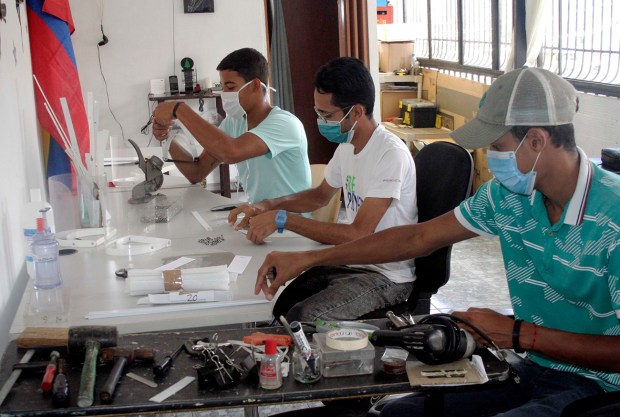 Ángelo Rangel, una mano solidaria en medio de la violencia que sacude a ...
