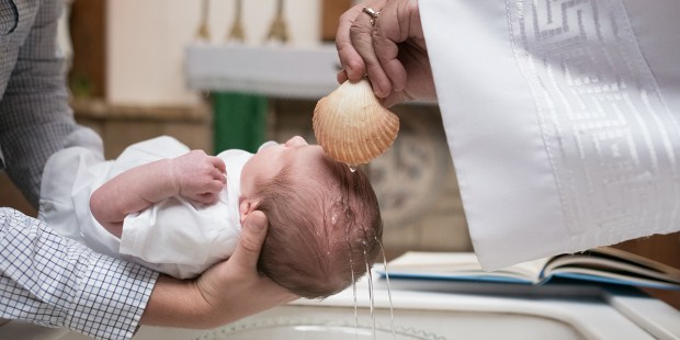 ¿Sabes qué significan los elementos del Bautismo?