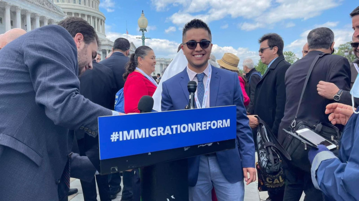 Tony Guzman el líder que está moviendo las almas de los jóvenes ...