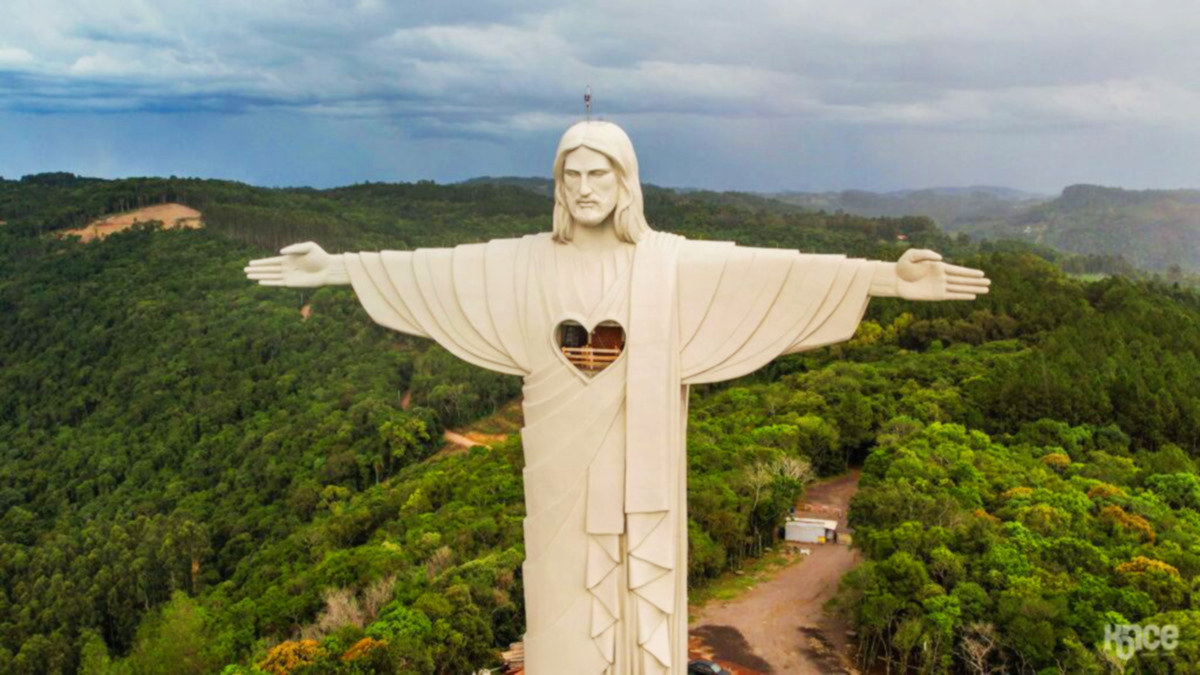 El Cristo gigante fue erguido en Brasil y empezó a encantar al mundo entero