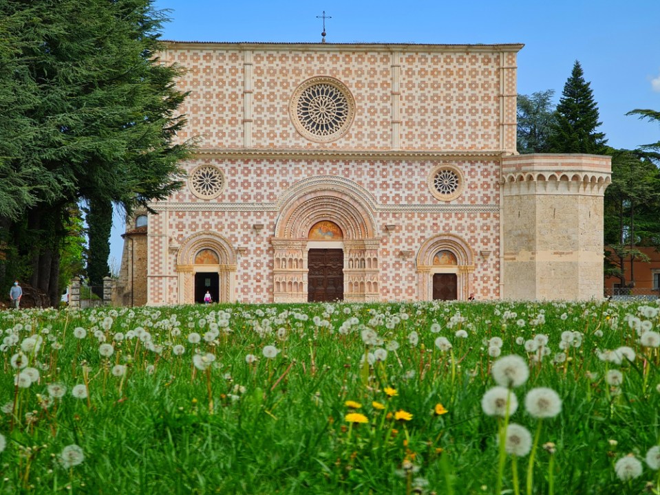 Santa María de Collemaggio, la basílica del perdón y la misericordia