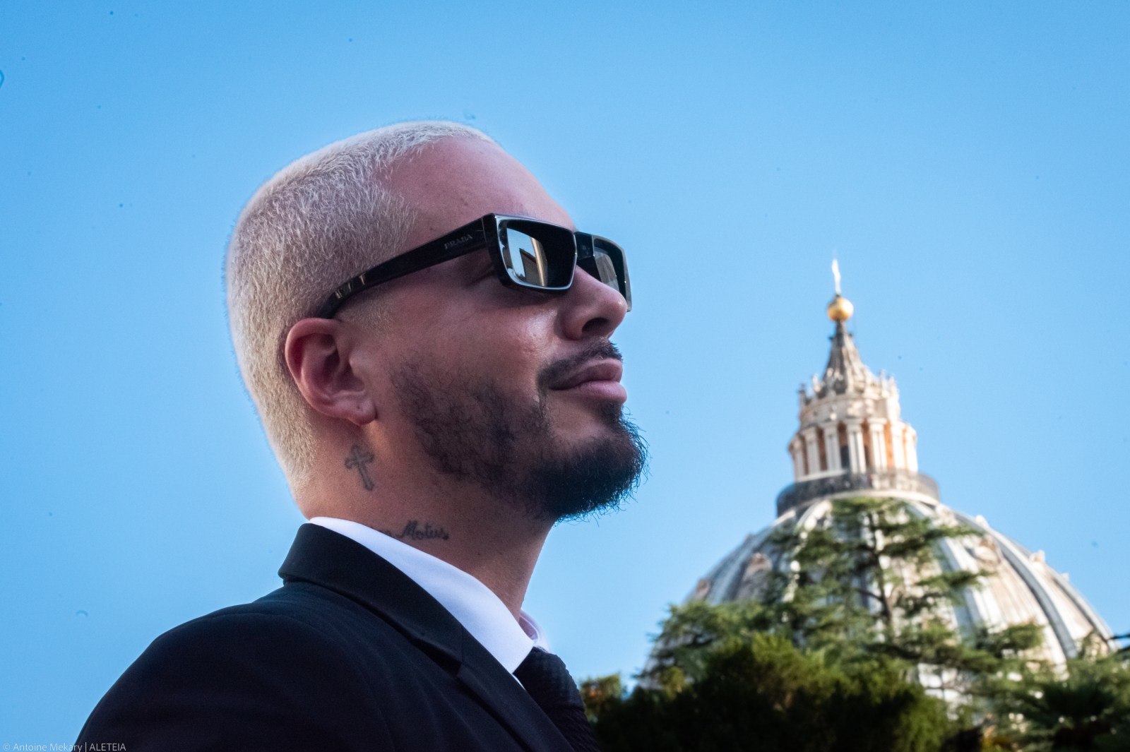 J Balvin: "Amo al Papa y Cristo está en mi vida"