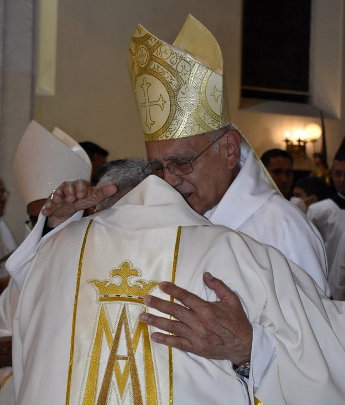 Ronald Castellano, un reconocido médico y cantante, ahora rumbo al ...