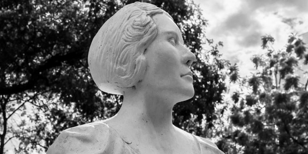 Graciela Rincón Calcaño, “la poetisa de la Virgen”