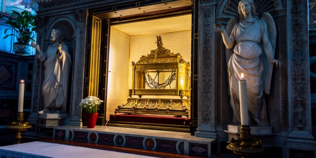 Reliquias y relicarios: su historia, tipos y clasificaciones