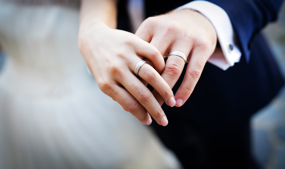 Por qué el anillo de matrimonio va en el dedo anular (ejercicio)