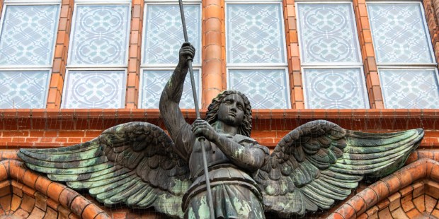 ¿Cuál es el ángel defensor de la Encarnación del Hijo de Dios?