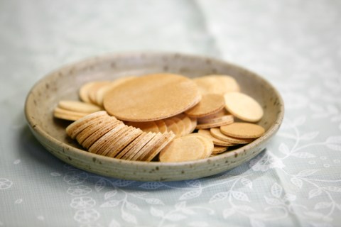 ¿Qué es la hostia que comemos en la Eucaristía?