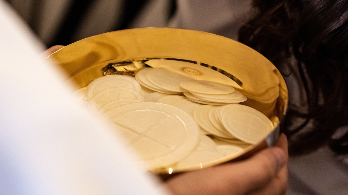 ¿Qué es la hostia que comemos en la Eucaristía?