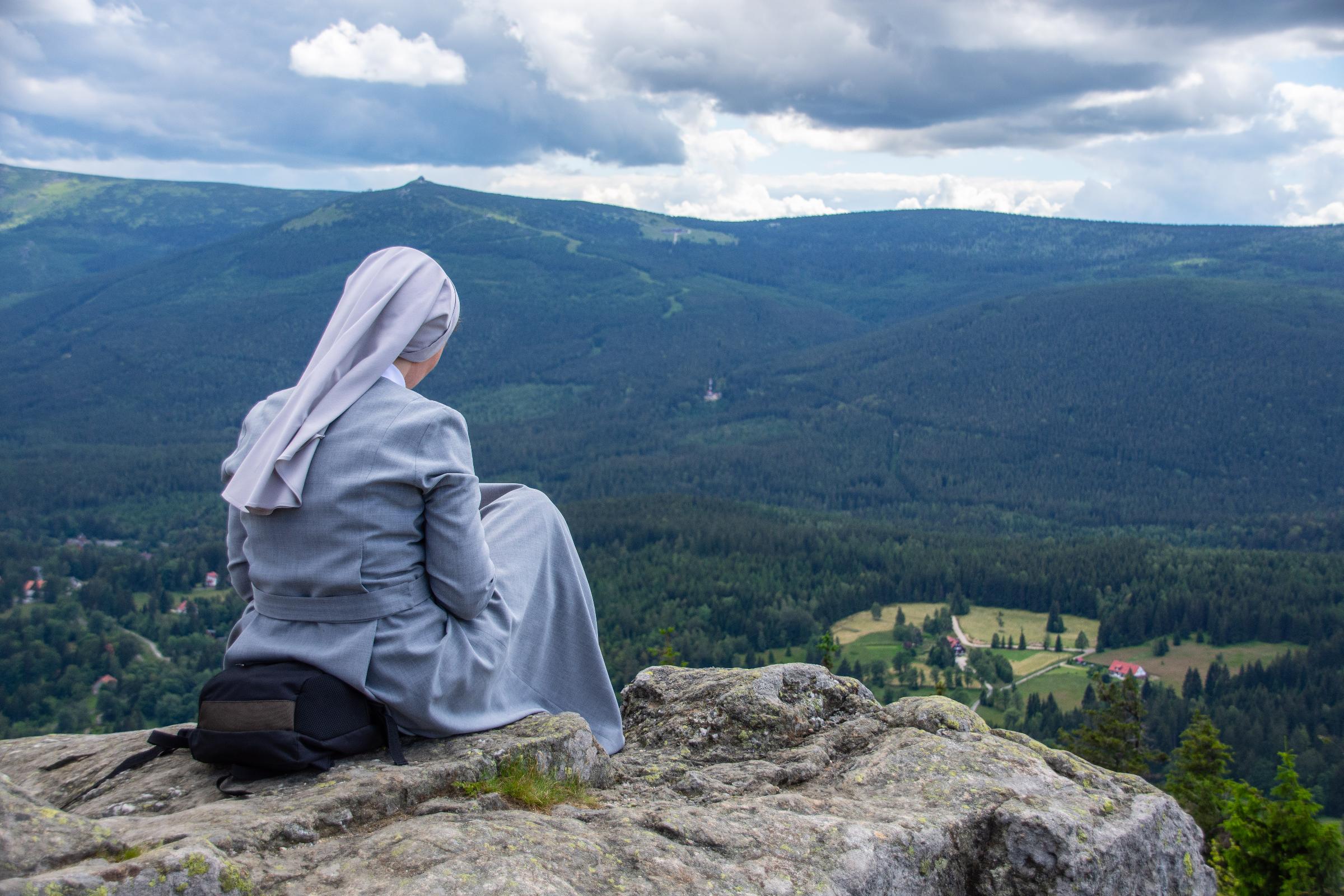 ¿Qué se necesita para ser monja y entrar en un convento?