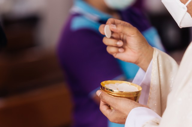 Corazón de Dios y tu corazón: ¿Puedo comulgar si no voy a misa ...