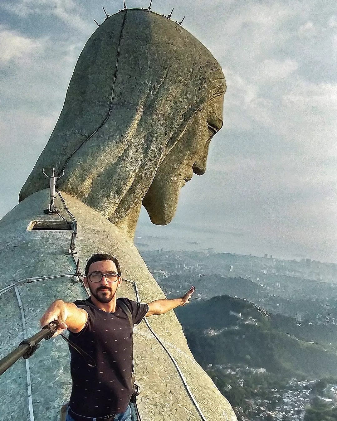 La bella foto (viral) de Cristo Redentor «sosteniendo» la luna