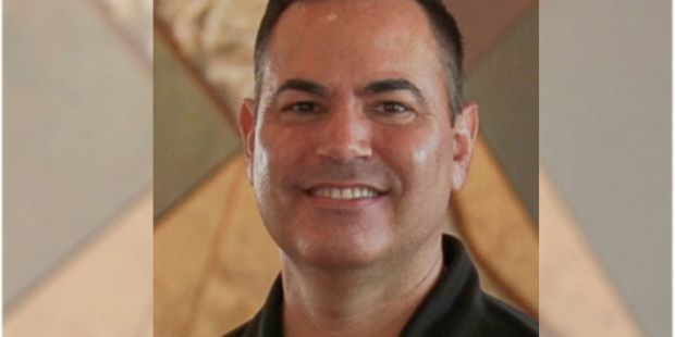 Modelo y millonario, lo dejó todo para hacerse seminarista