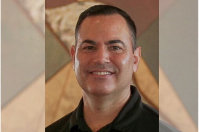 Modelo y millonario, lo dejó todo para hacerse seminarista