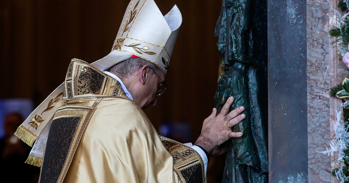 El Cardenal Reina abre la Puerta Santa de San Juan de Letrán