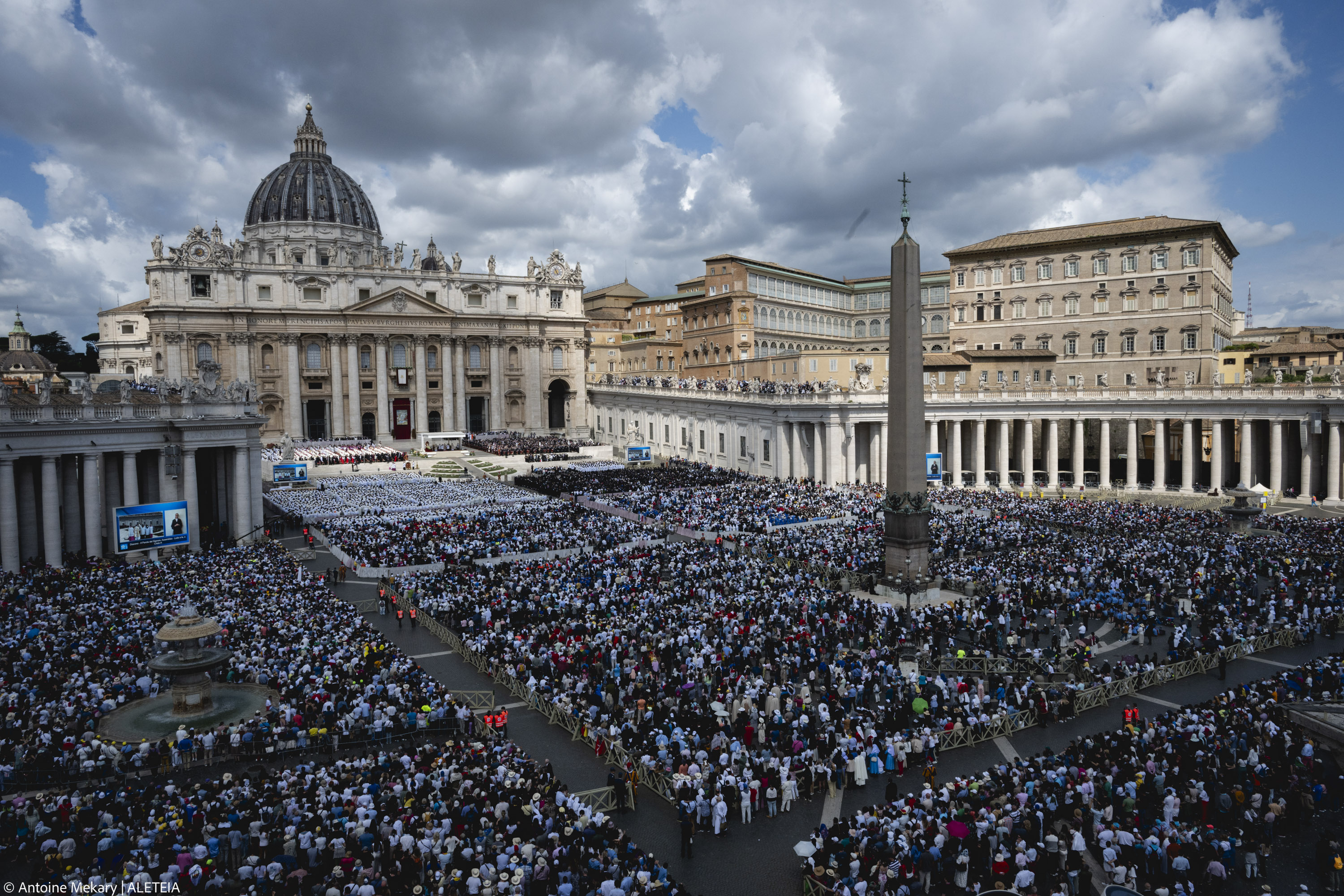En Roma, cristianos de todo el mundo rodearon a su nuevo Papa